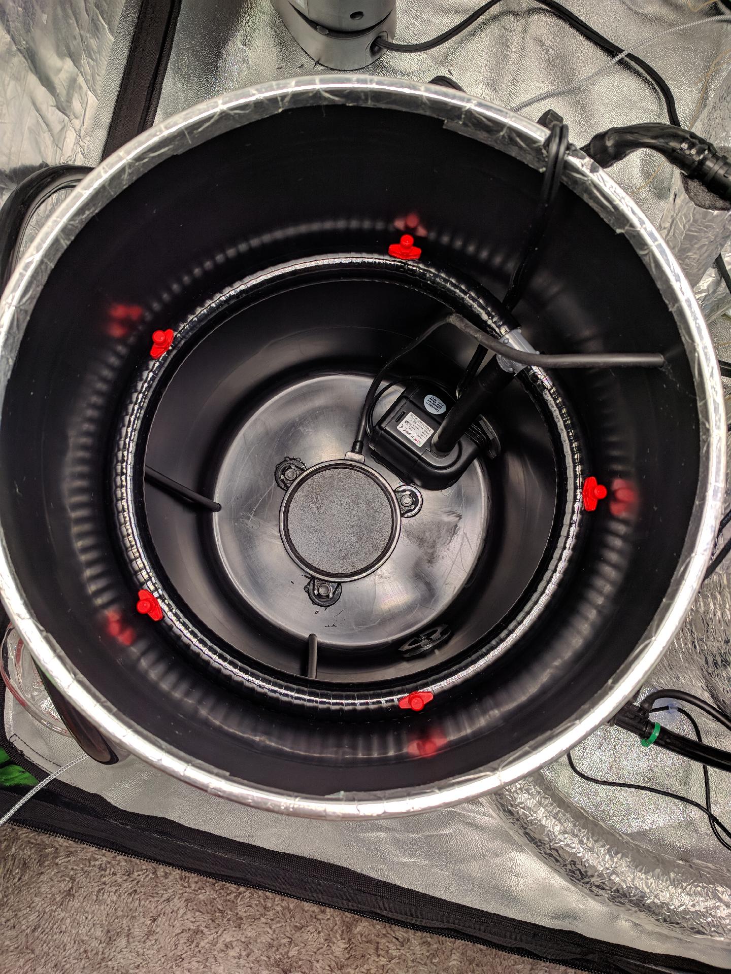 Upgraded my fogponic cloner. With water chiller, air pump air stone ...